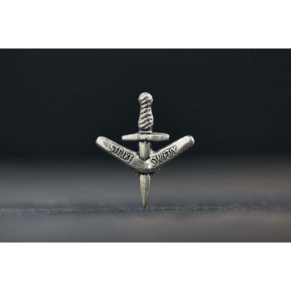 The 1st Commando Regiment Pewter Lapel Pin (1 CDO REGT) – Buckingham Pewter